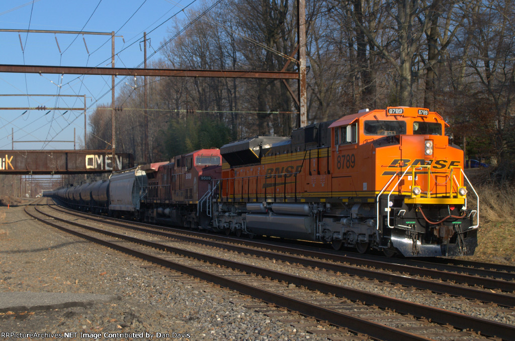 BNSF SD70ACe 8789 leads K042-22
